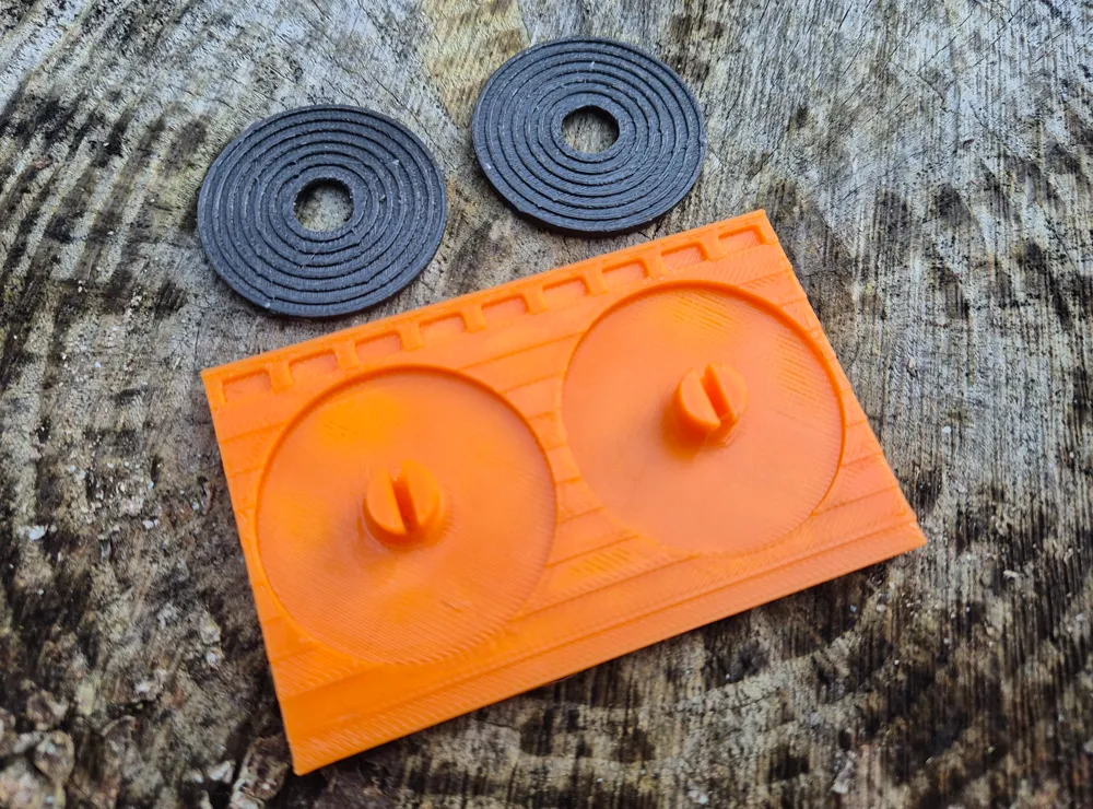 DJ Console Fidget Toy - Free 3D Print Model - MakerWorld