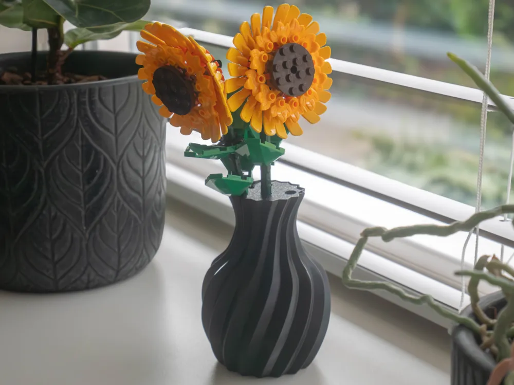 Small Vase 02 | With brick flower insert by Maerc - MakerWorld