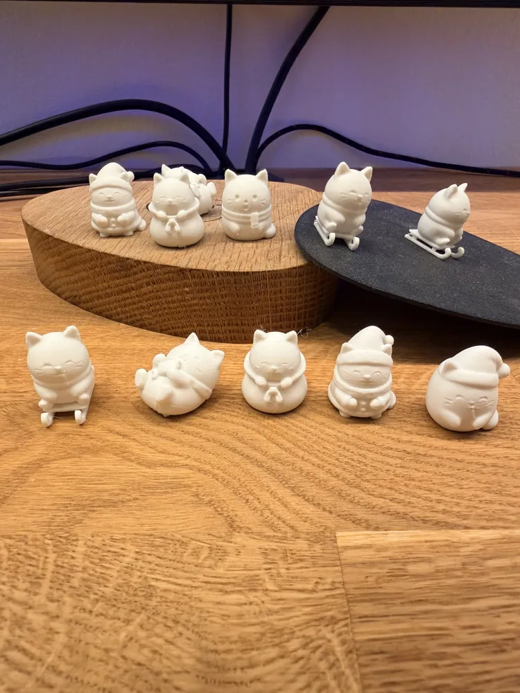 Chonky Christmas Cats - 6 mini cats - Free 3D Print Model - MakerWorld