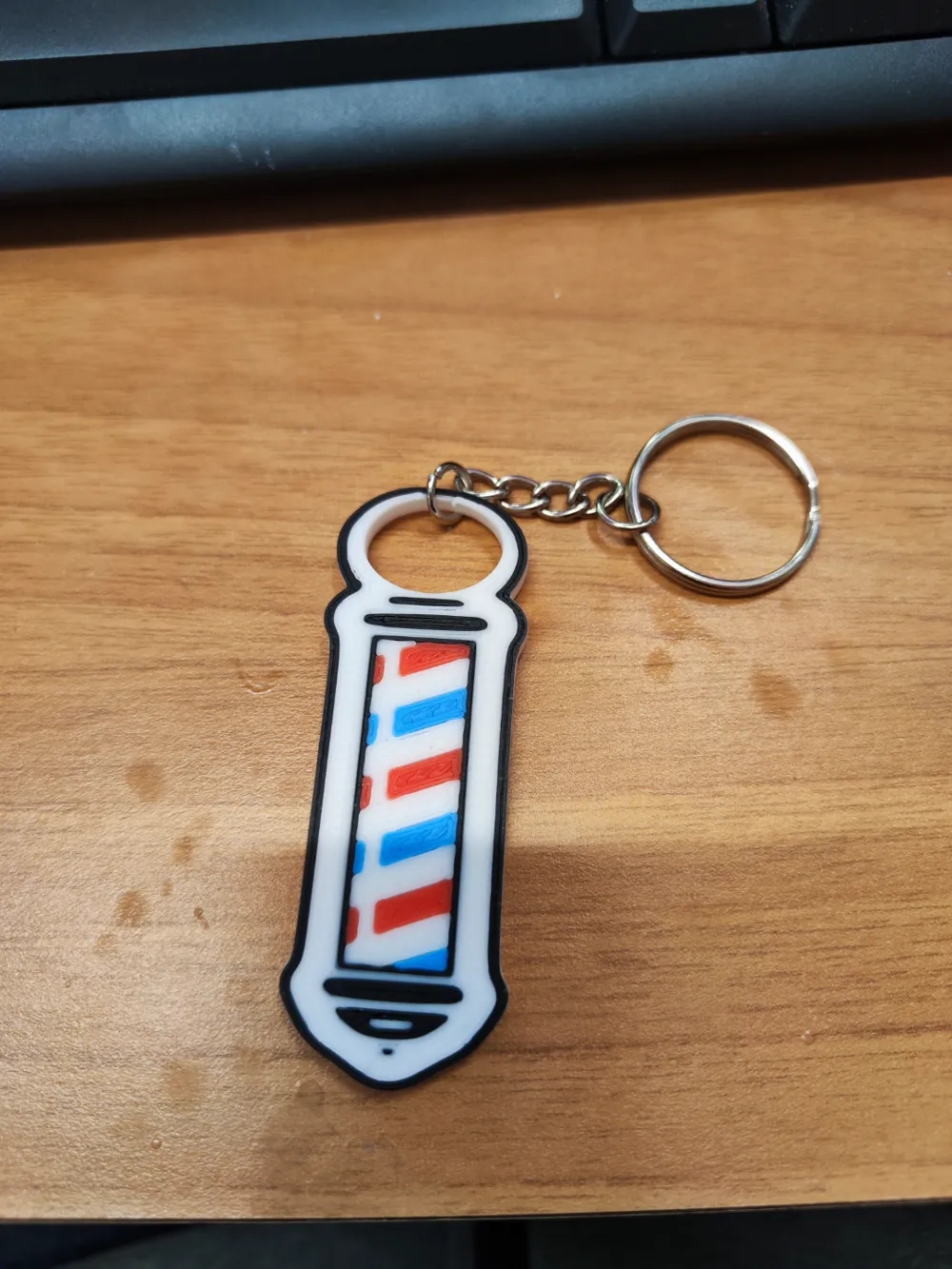 Barber keychain, customizable writings by Creatività in 3D - MakerWorld
