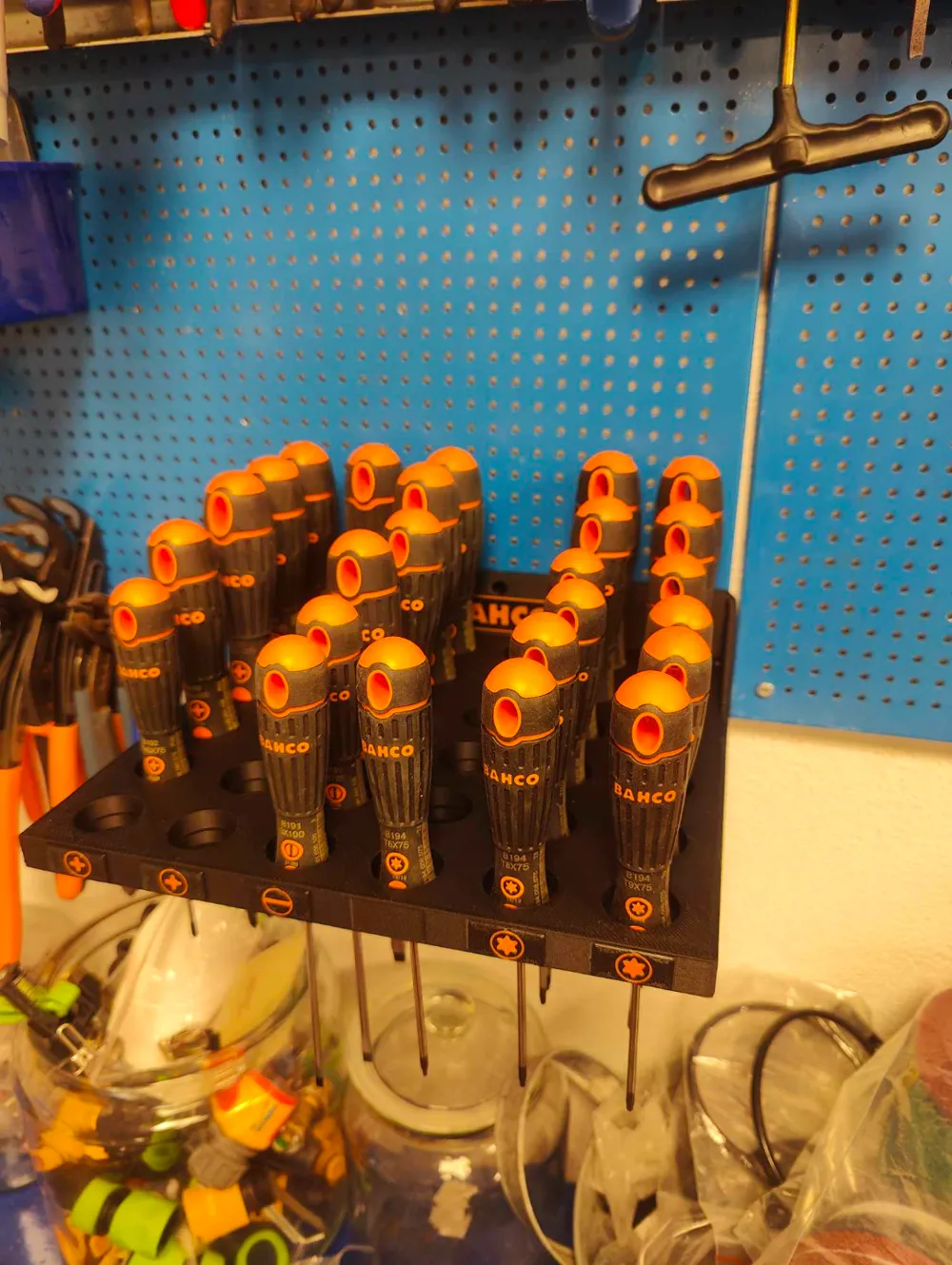 Universal screwdriver holder by Tag3mand - MakerWorld