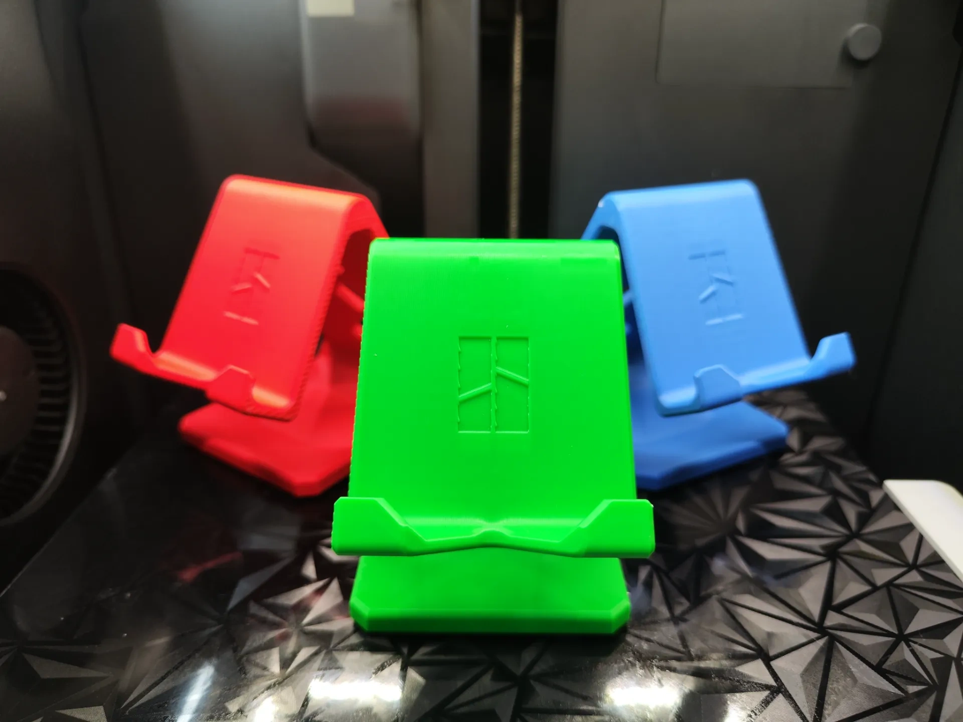 A practical phone stand by Antichamber - MakerWorld