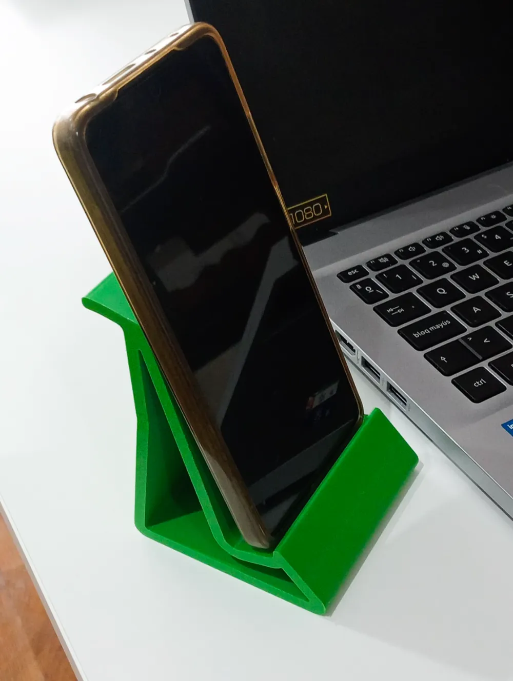 Mobile phone stand for vertical and horizontal use. by Lrplana - MakerWorld