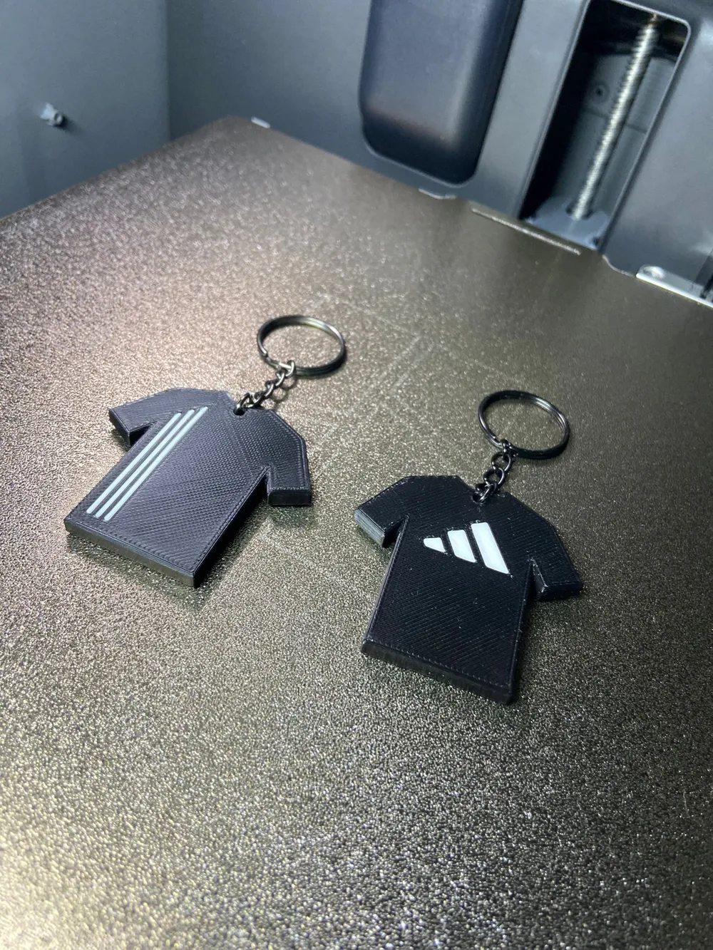 Adidas t-shirt keychain - Free 3D Print Model - MakerWorld