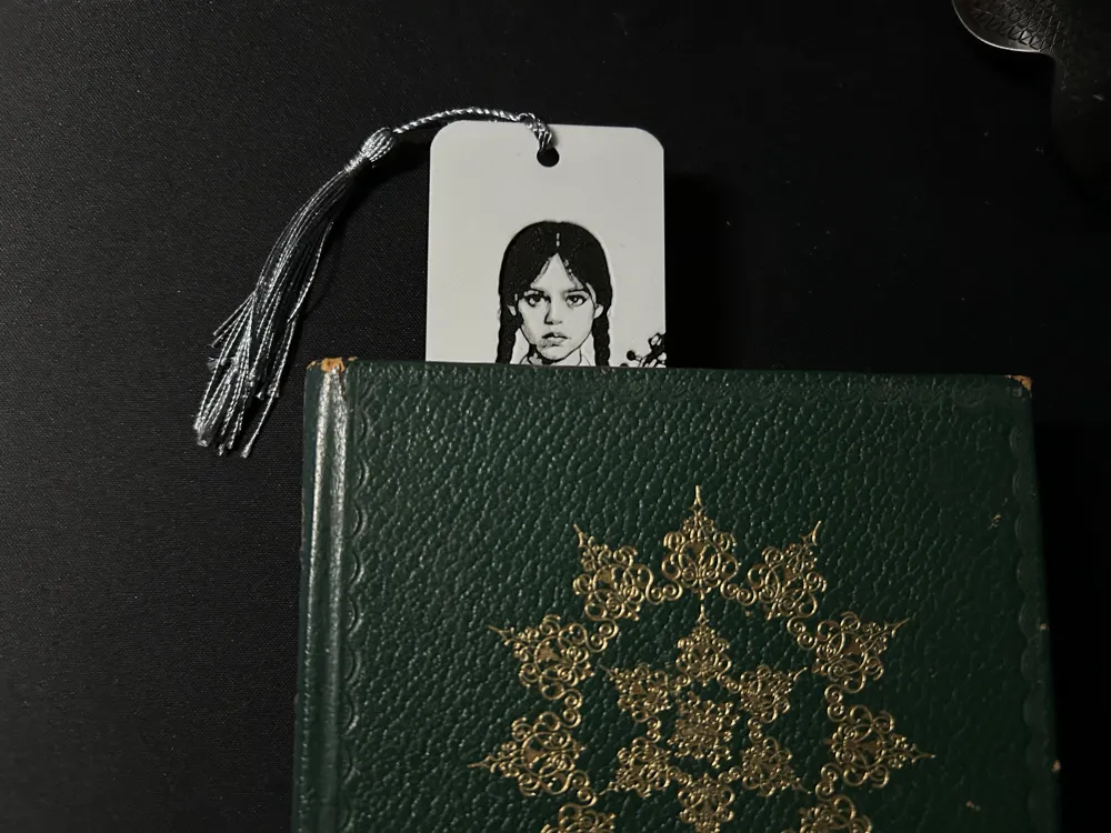 Wednesday Addams Bookmark (Hueforge) by Aldarion MakerWorld: Download ...