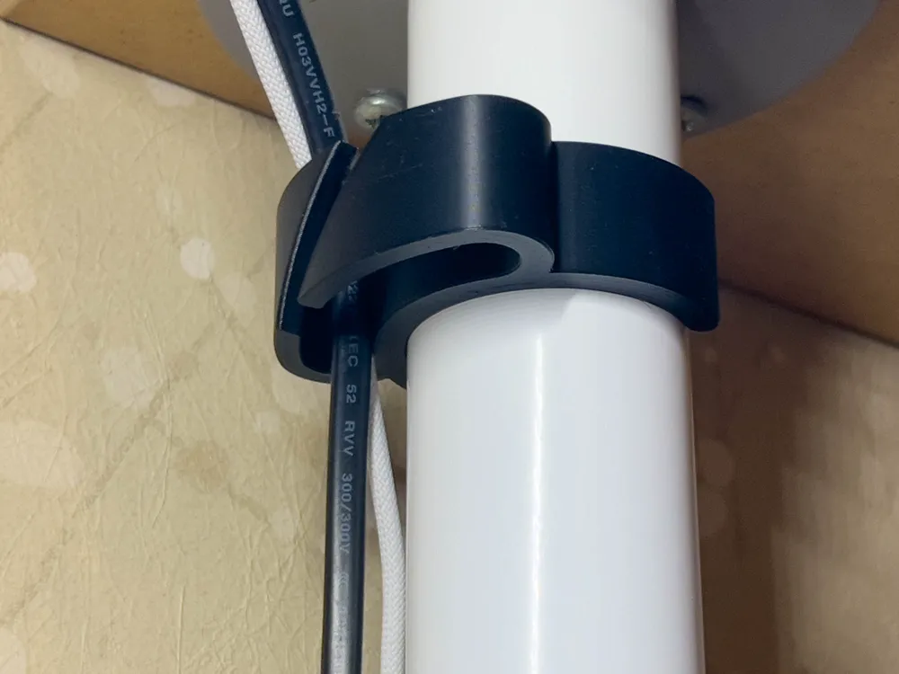 Simple desk leg cable organizer by eyestudio - MakerWorld