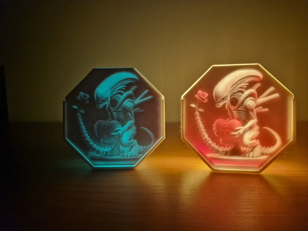 LITHOPHANE - Alien Xenomorph in love by Jendapce - MakerWorld