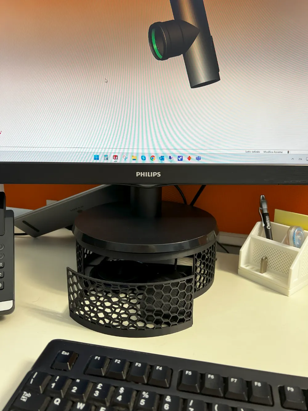 Desktop monitor lifter with hidden chest by Gabb.99 - MakerWorld