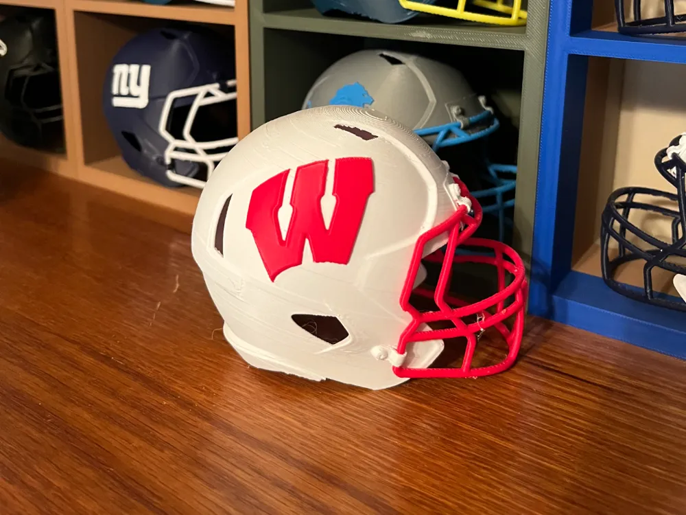 University of Wisconsin Badgers Football Helmet by fnapier68 - MakerWorld