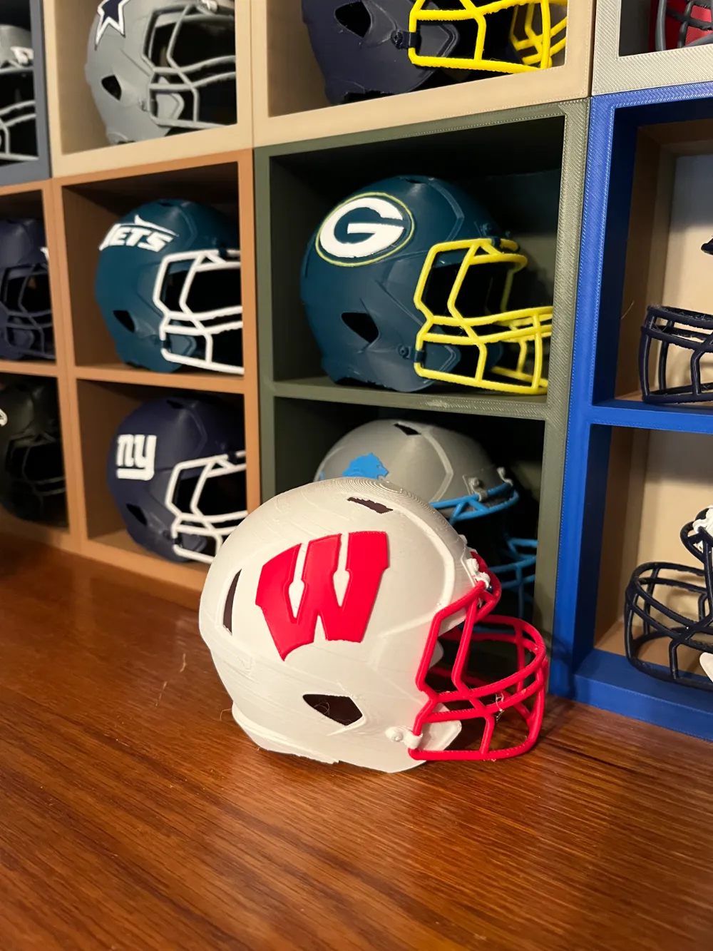 University of Wisconsin Badgers Football Helmet by fnapier68 - MakerWorld