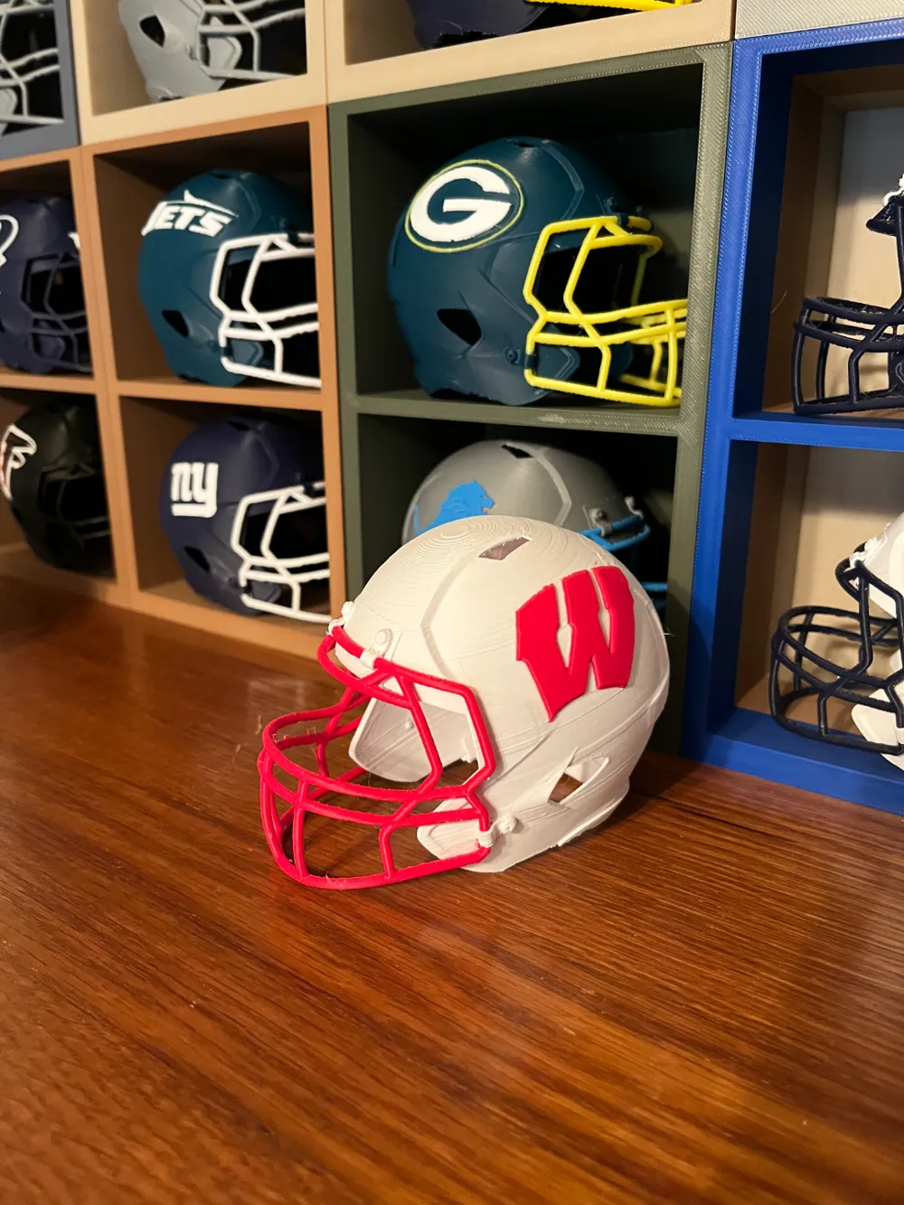 University of Wisconsin Badgers Football Helmet by fnapier68 - MakerWorld