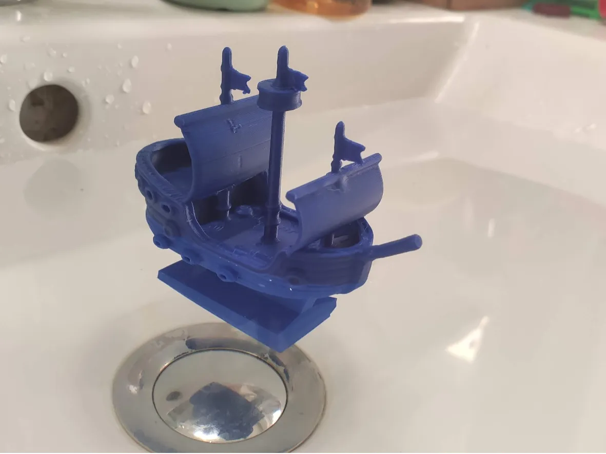 Galeão de brinquedo flutuante com quilha - Modelo gratuito para ...