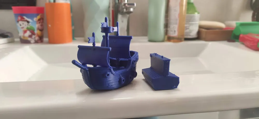 Galeão de brinquedo flutuante com quilha - Modelo gratuito para ...