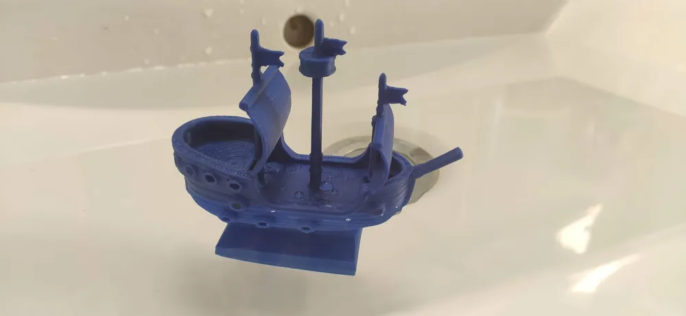 Galeão de brinquedo flutuante com quilha - Modelo gratuito para ...