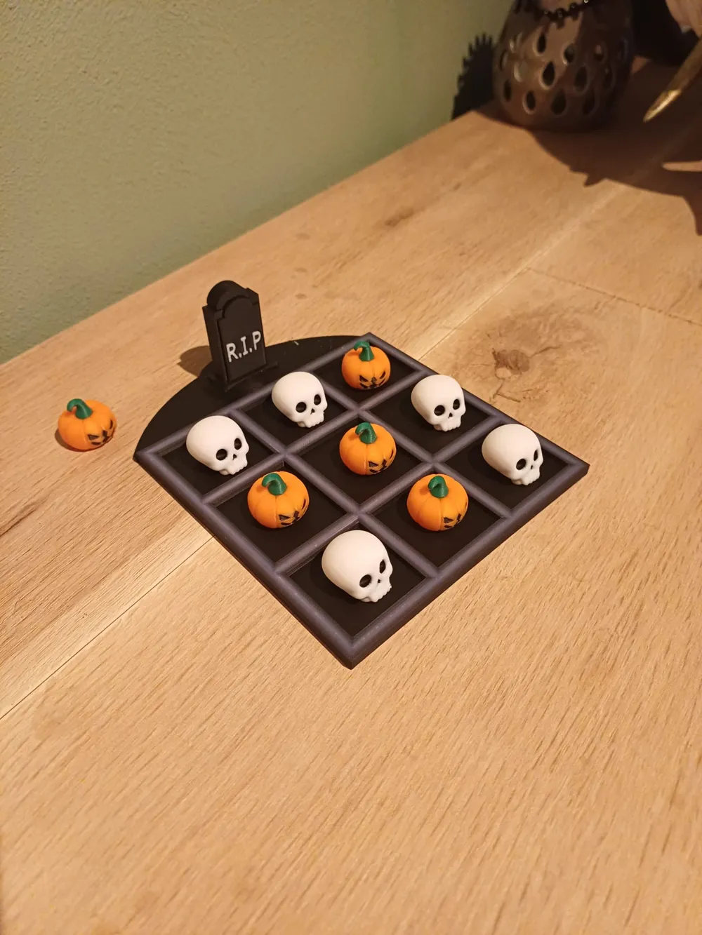 Spooky Tic-Tac-Toe: Pumpkins vs. Skulls Edition! by Koffiekoek ...