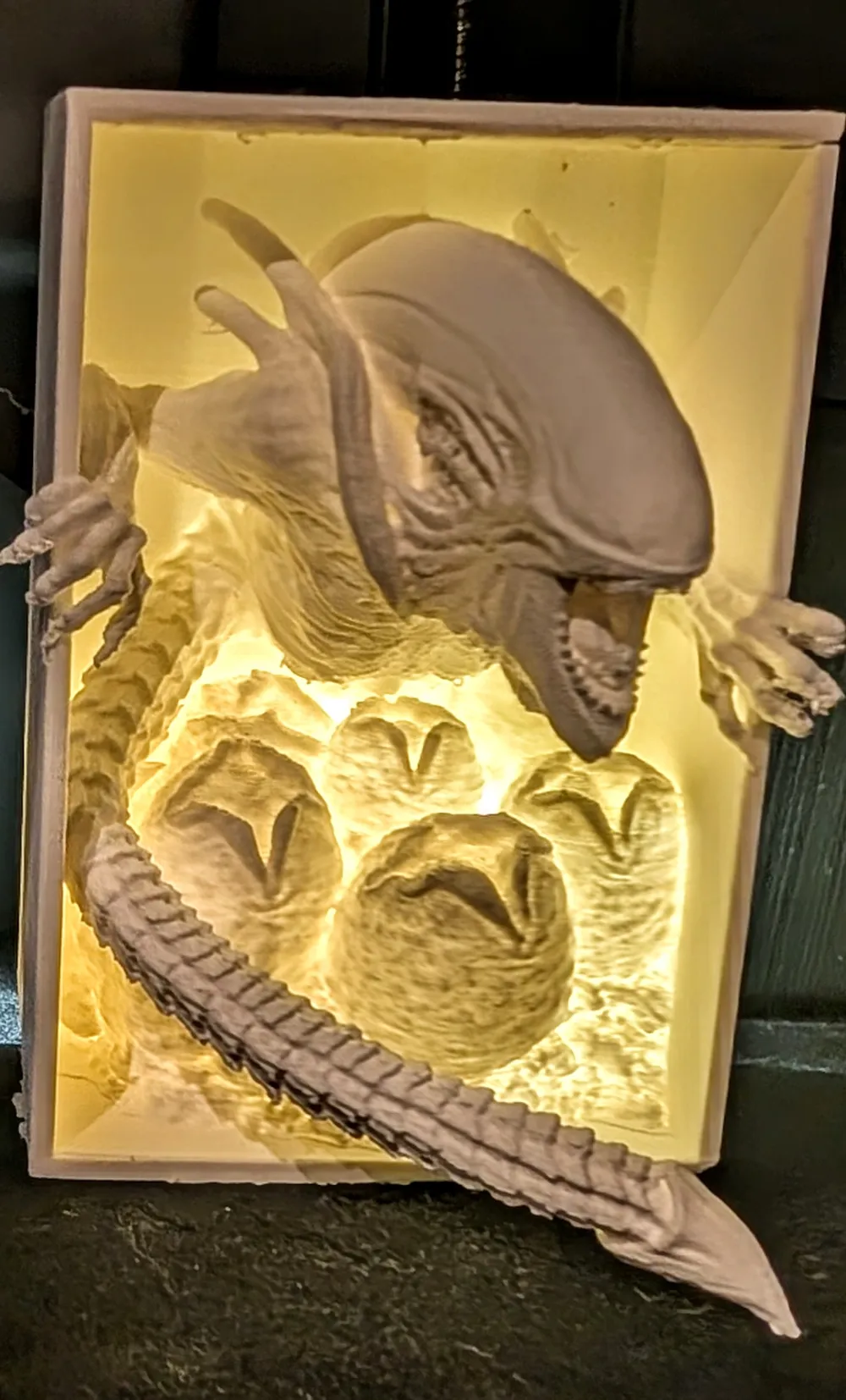 XENOMORPH alien Book Nook - Free 3D Print Model - MakerWorld