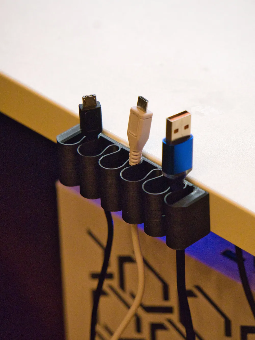 Universal Cable Holder parametric - Free 3D Print Model - MakerWorld