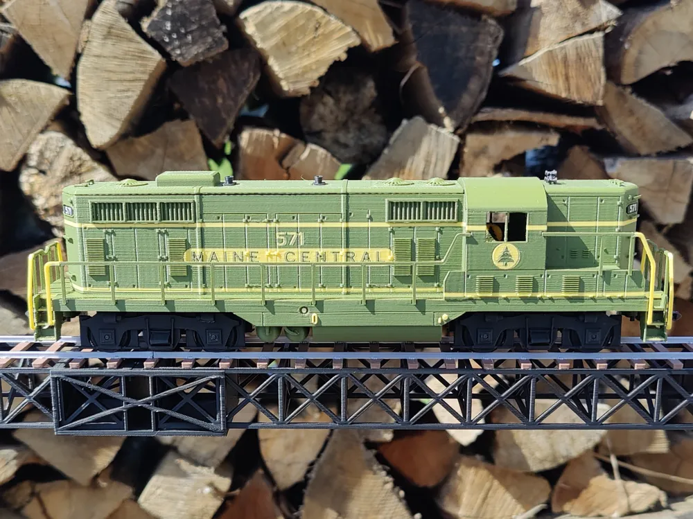 GP7 Locomotive Body - AMS Maine Central Livery Remixed by nullrailsMakerWorld: Download Free 3D ...