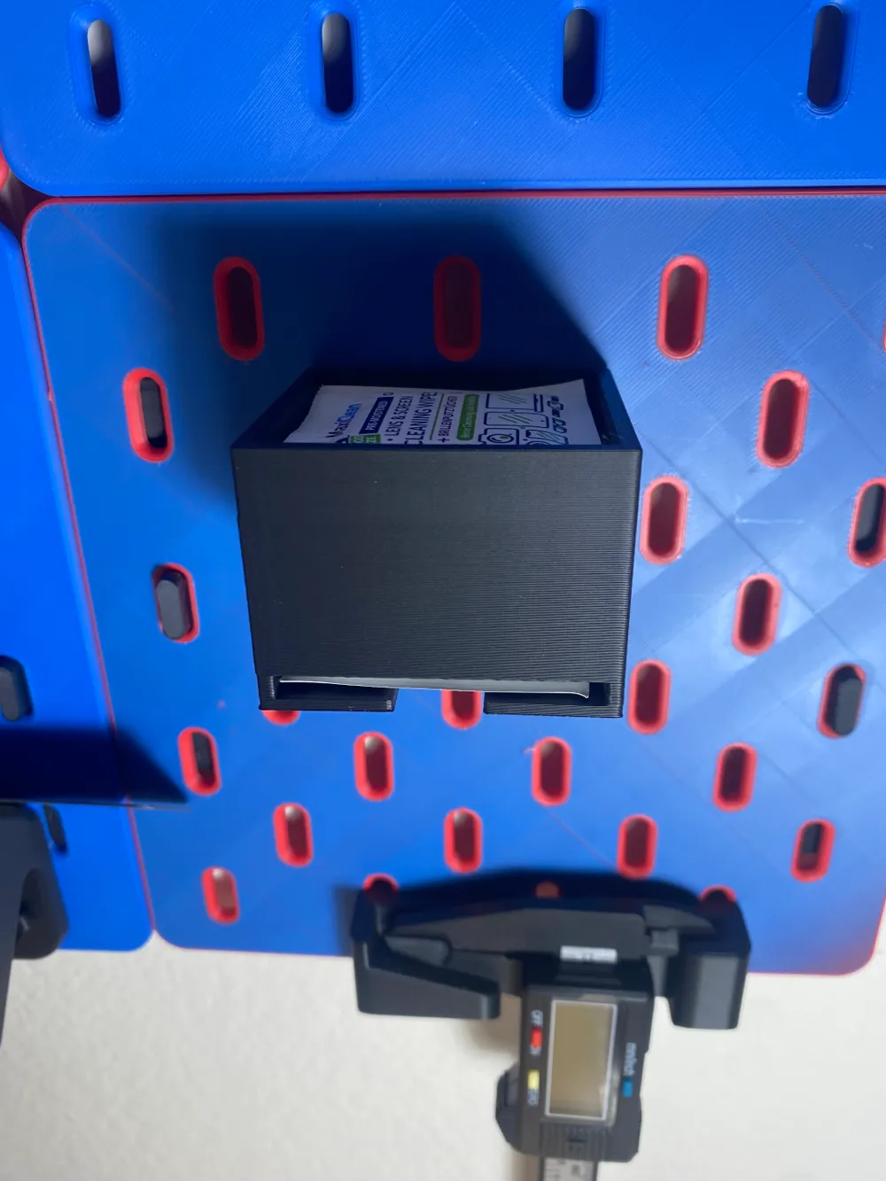 Lens Wipe Dispenser Skadis by Lucci - MakerWorld