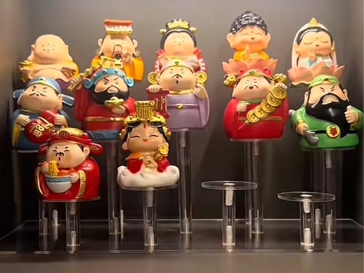 Minimalist Mystery Box Figurine Display Stand by user_2188327847 ...