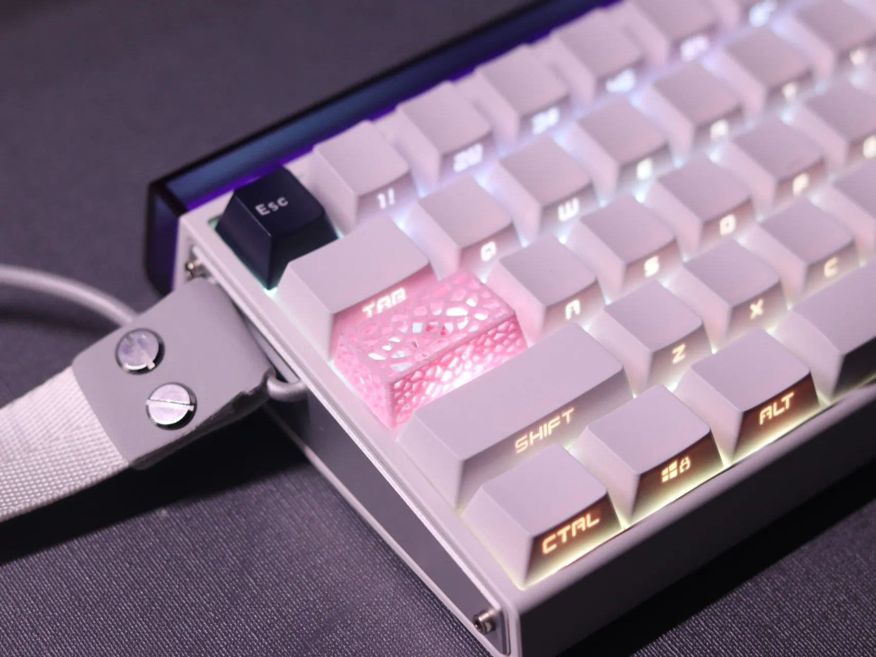 镂空 keycaps, 1.75U and short shift keys, requiring only 1.4g of filament ...