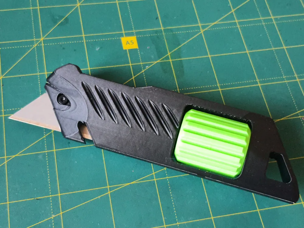 Adjustable utility knife by Dadikonna MakerWorld: Download Free 3D Models