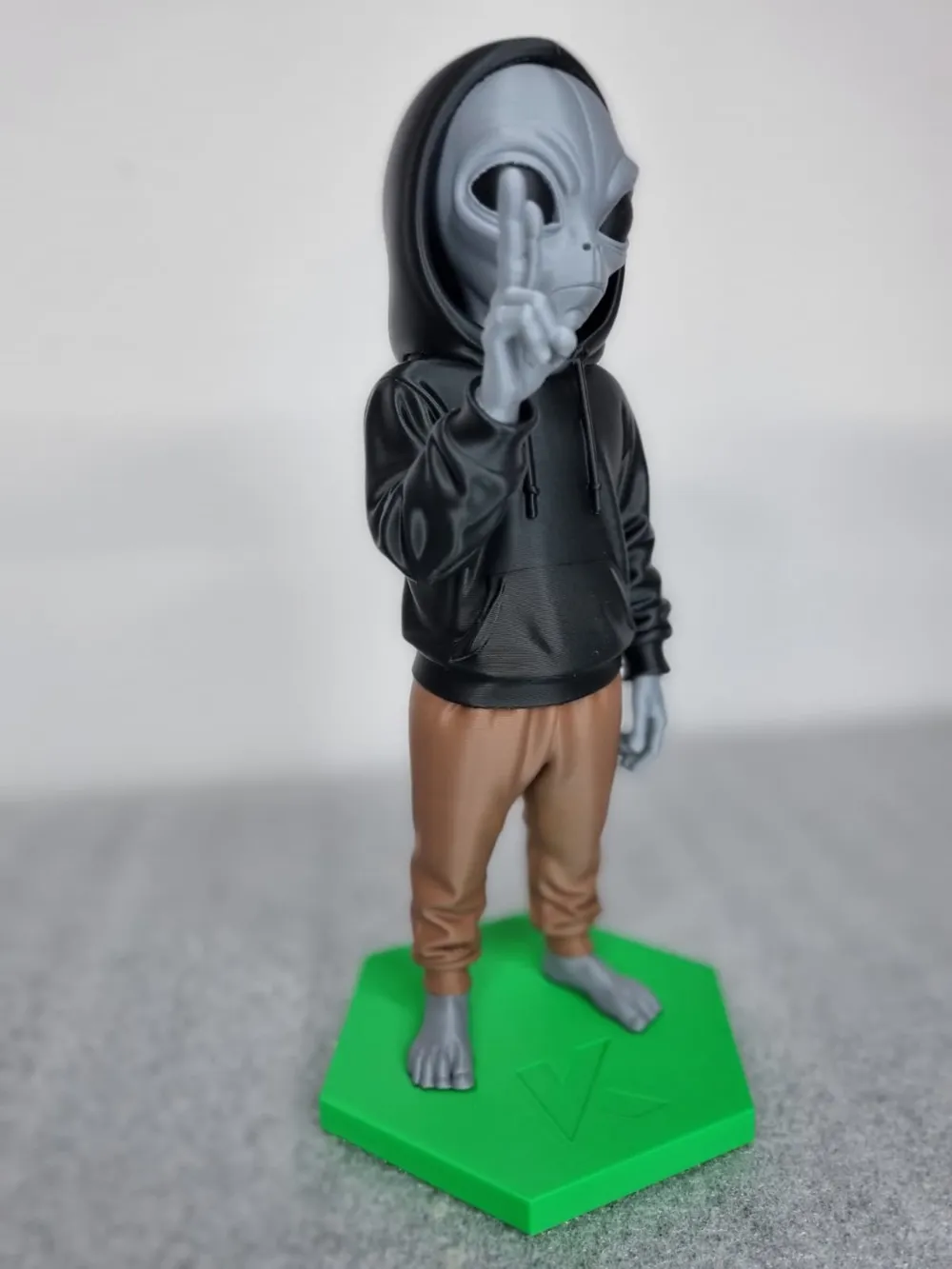 Urban Alien - Free 3D Print Model - MakerWorld