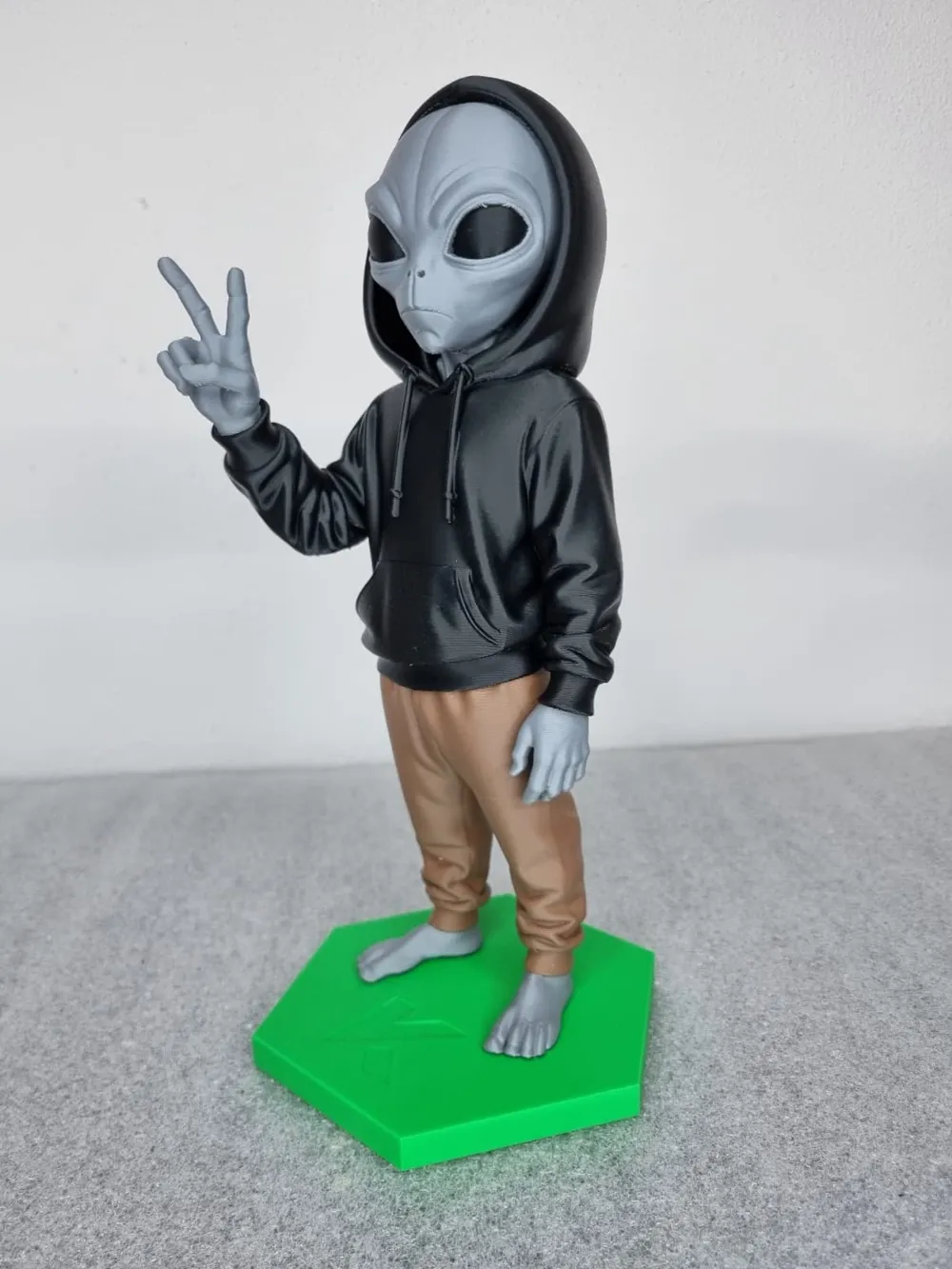 Urban Alien - Free 3D Print Model - MakerWorld