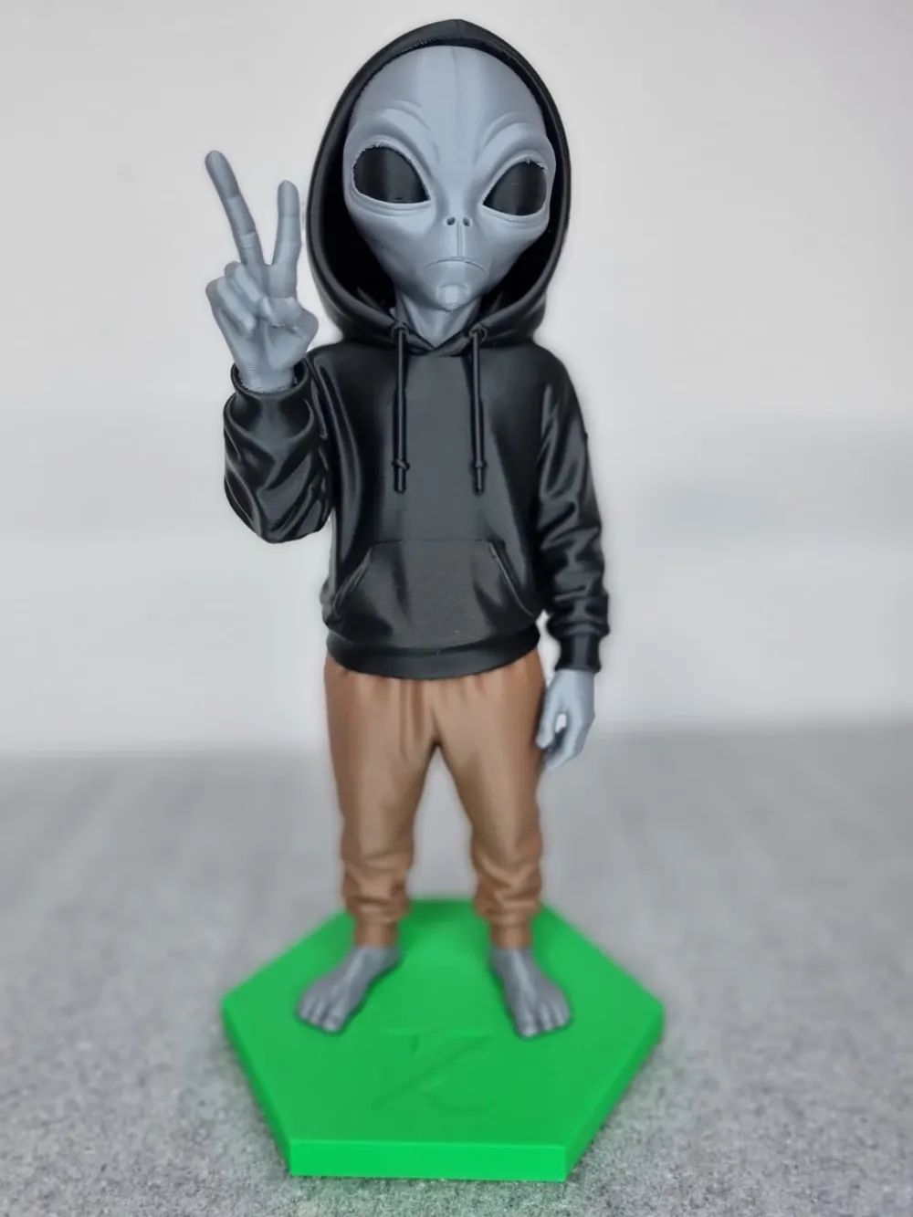 Urban Alien - Free 3D Print Model - MakerWorld