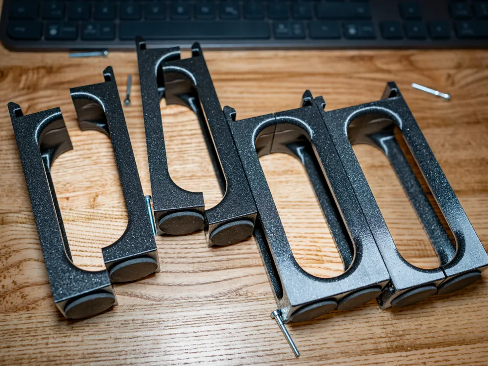 Strong Computer Legs Anti Dust (BeQuiet Dark Base) by Meister Edel ...