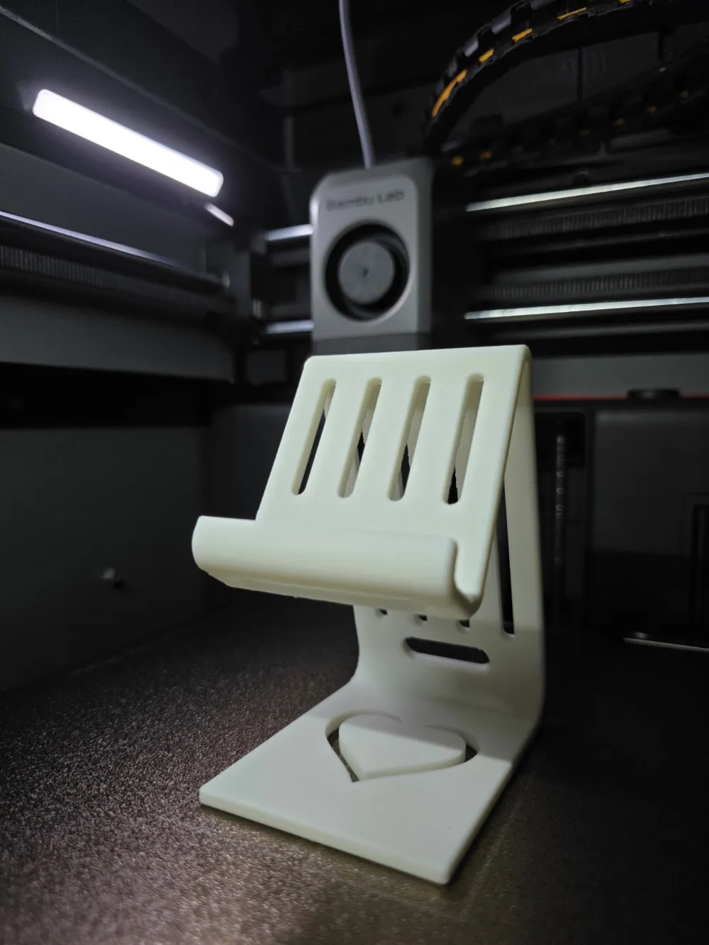 Minimalist Phone Stand (Heart Cutout) - Free 3D Print Model - MakerWorld