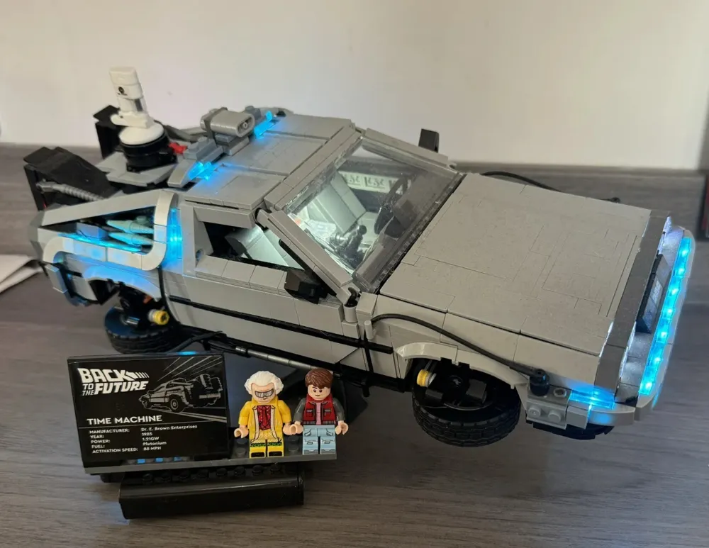 DeLorean Stand brick model 10300 by jonlc25 - MakerWorld