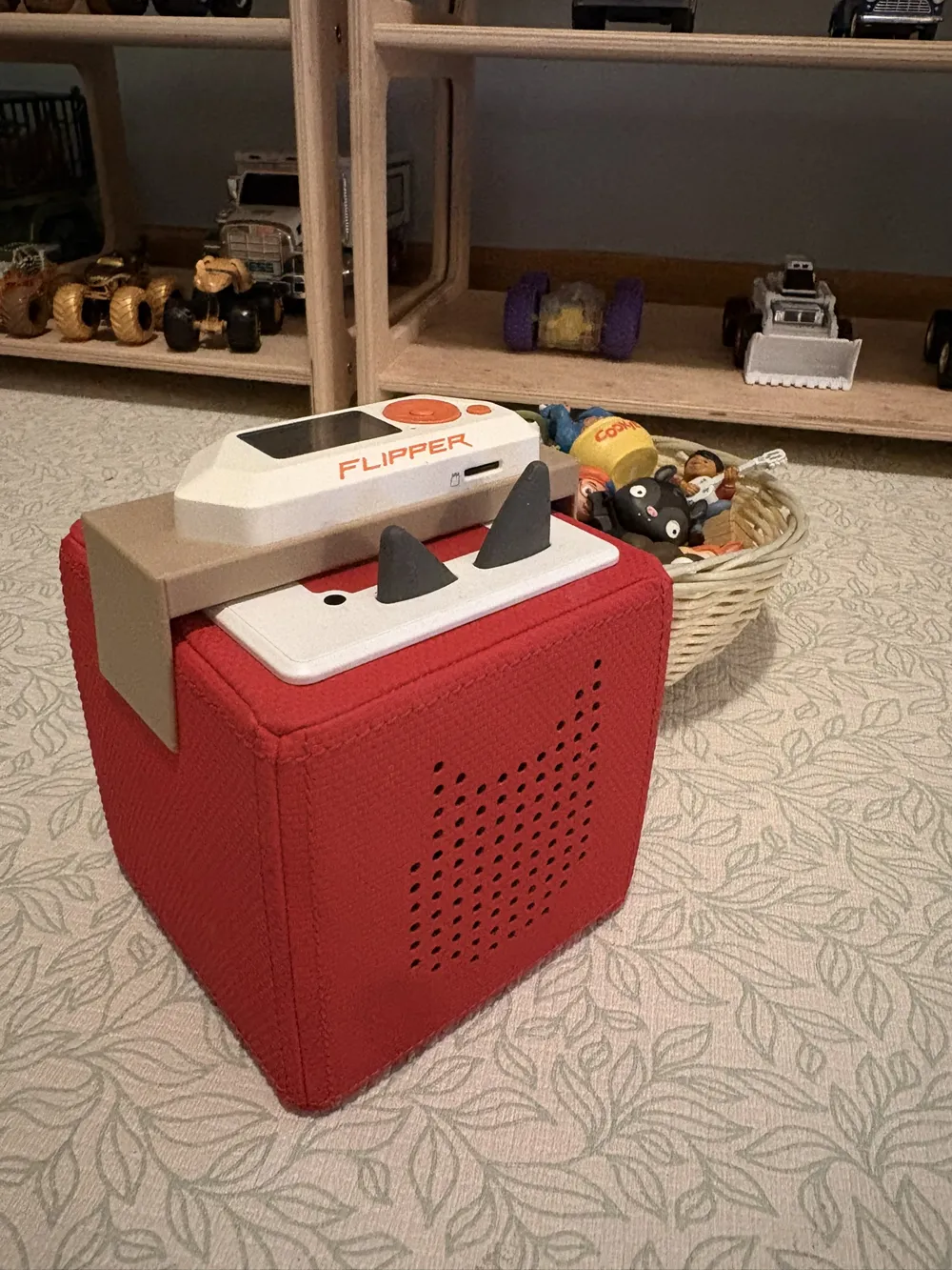 Toniebox Flipper Zero Holder - Free 3D Print Model - MakerWorld