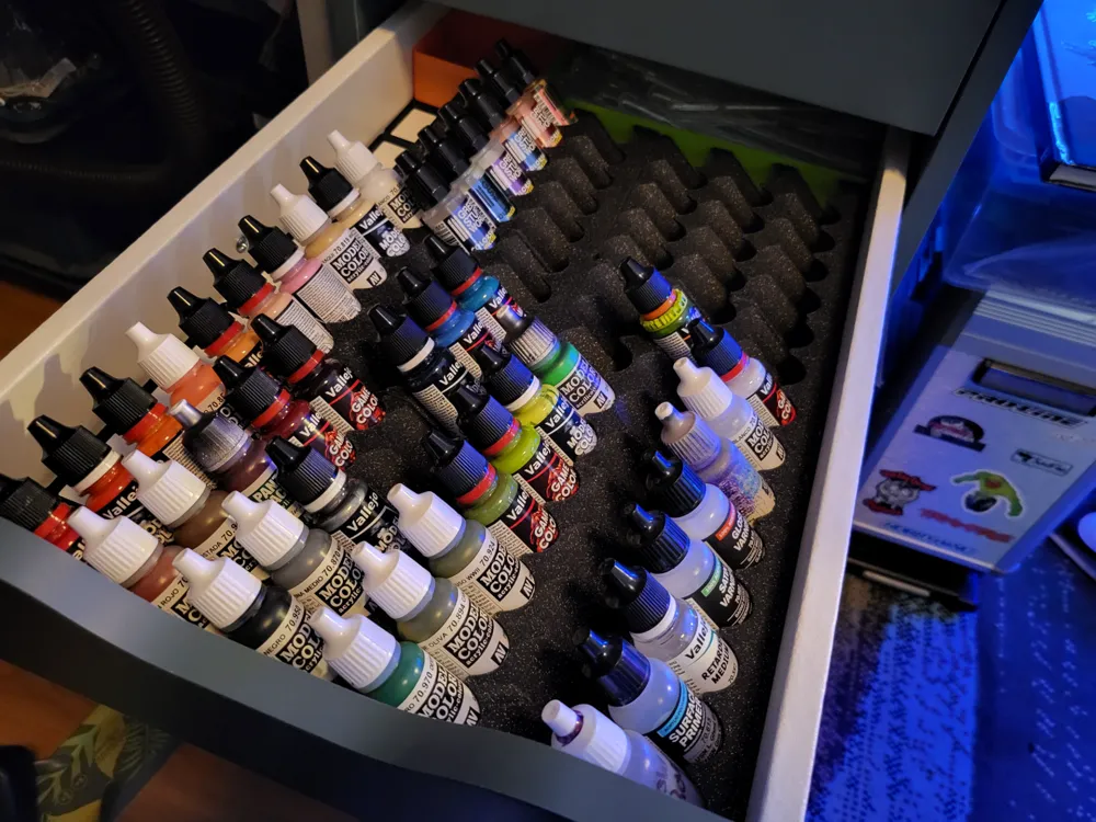 Vallejo angled paint bottle stand for Gridfinity by FiXeL - MakerWorld