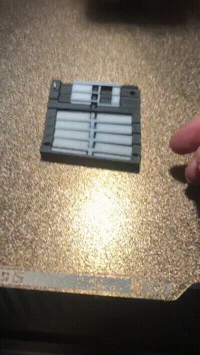 "Floppy" Floppy Disk Articulated Keychain Remixed by The3DSportsBeard ...