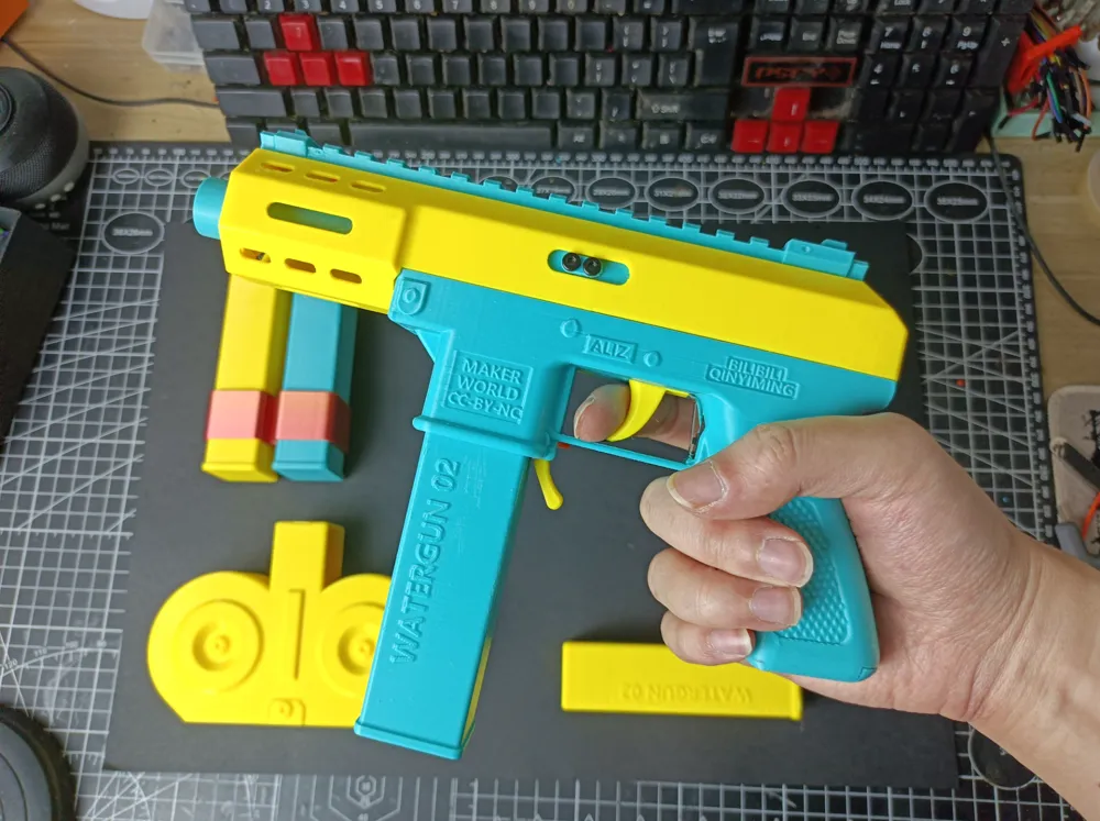 TEC-9 / T-15 water toy gun by QYM 3D 脑洞造物秦一鸣 MakerWorld: Download Free ...