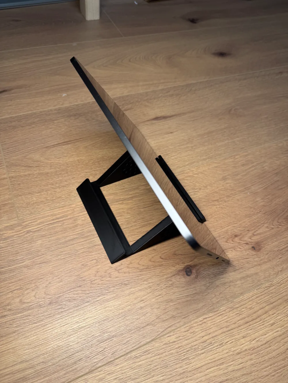 iPad Tablet E-Book Stand - Free 3D Print Model - MakerWorld