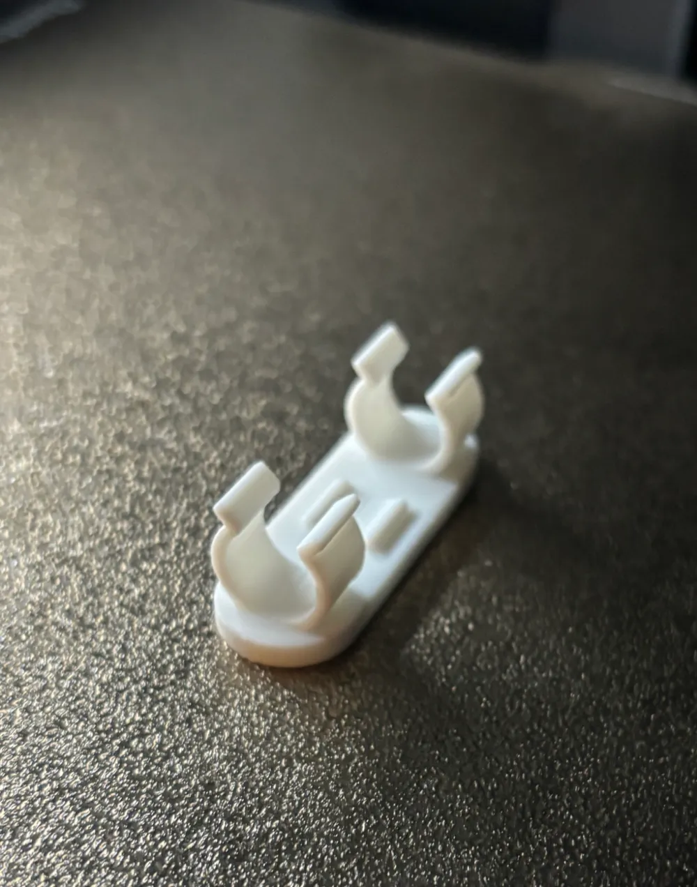 Cable holder by Vismond - MakerWorld