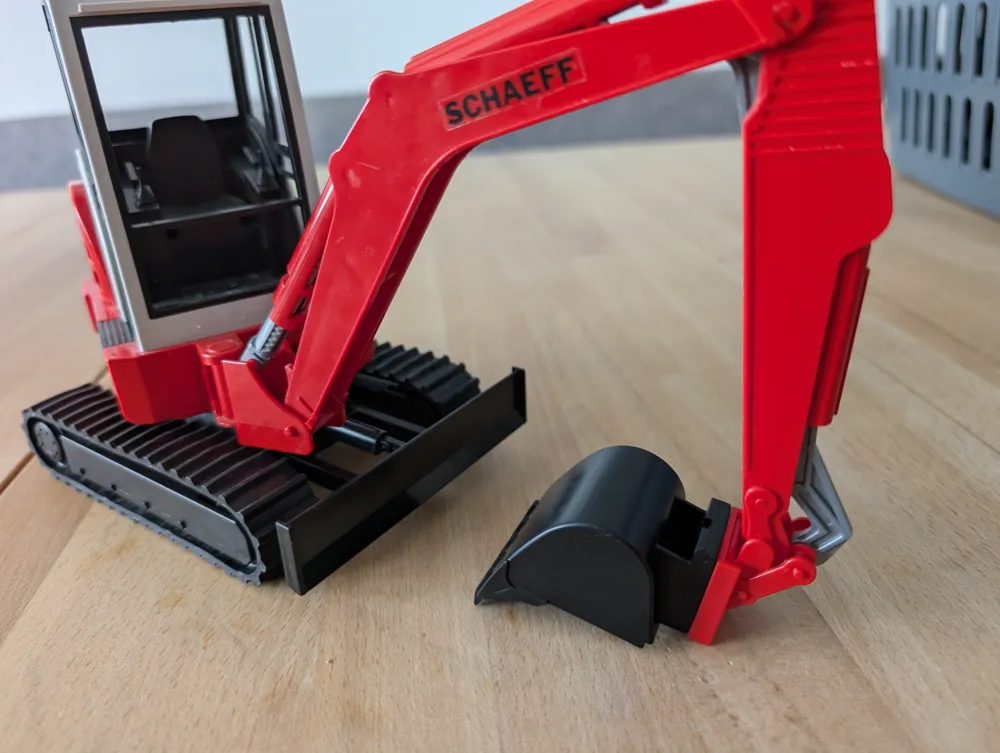 Bruder Excavator Quick Change Adapter by quattrovikal - MakerWorld