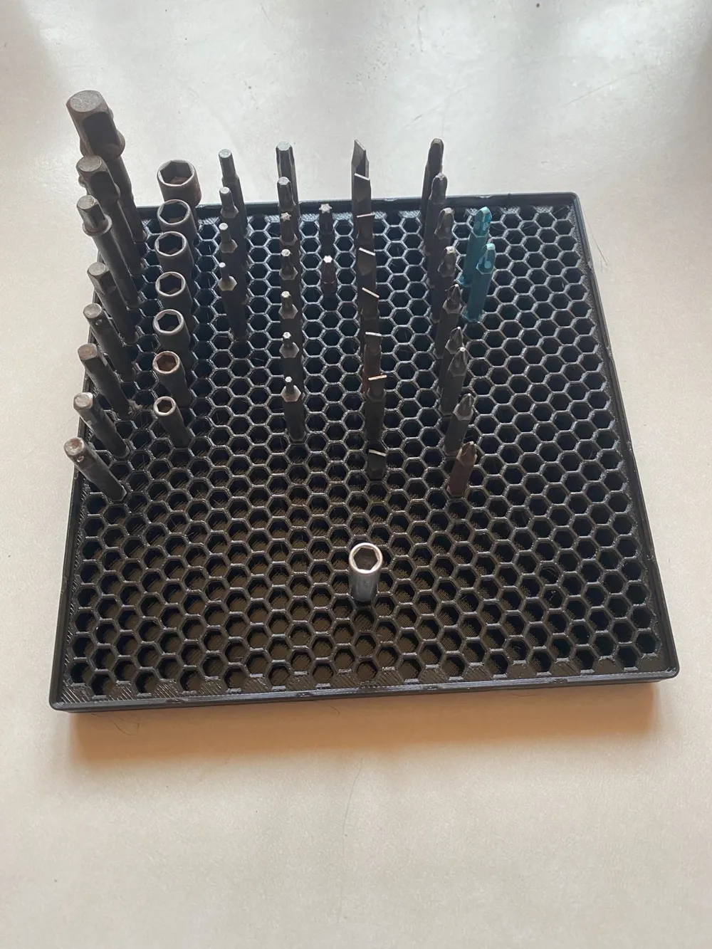 Schraubendreher Hex Bit Halter V2 – Kostenloses 3D-Druckmodell – MakerWorld