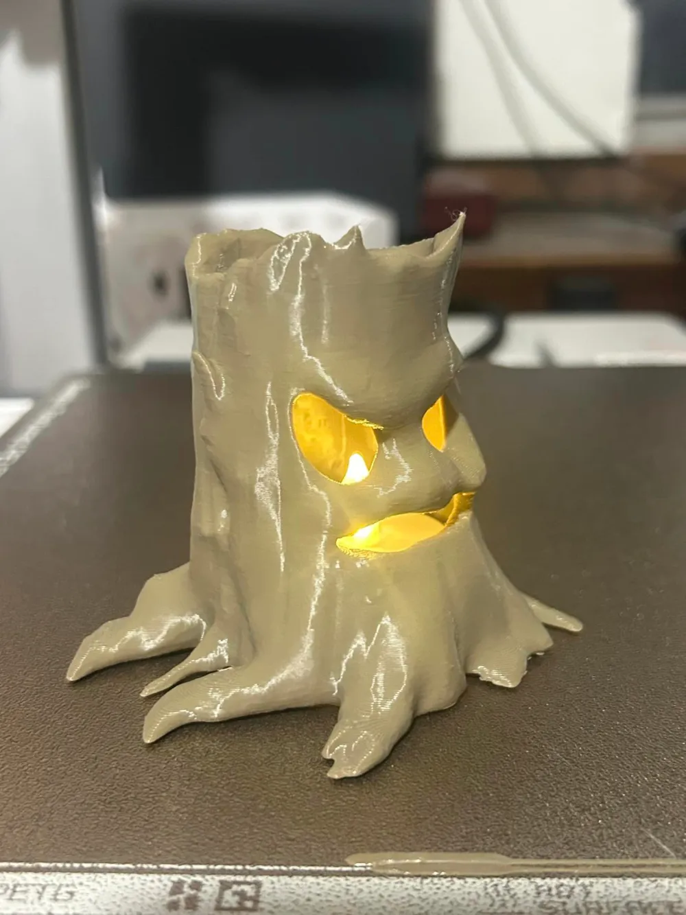 Spooky Tree Stump Tea Light Cover by 3DeezPrinting MakerWorld: Download ...