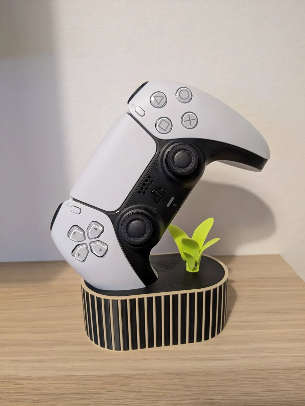 Playstation 5 Controller Stand Clean Desk Design by Draahl MakerWorld ...