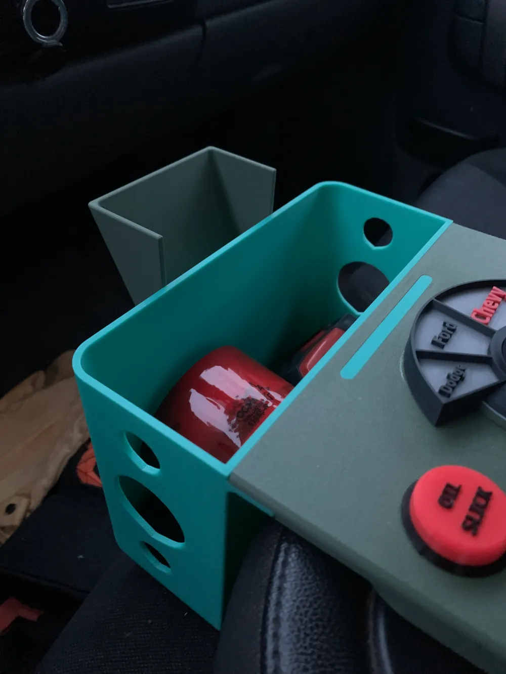 Chevy Silverado 2007 - 2014 Centre Console by Zzz3DSelkirk - MakerWorld