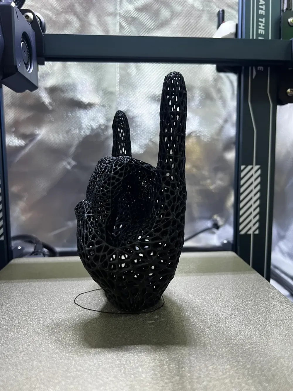 Voronoi Hand by MM Figur - MakerWorld