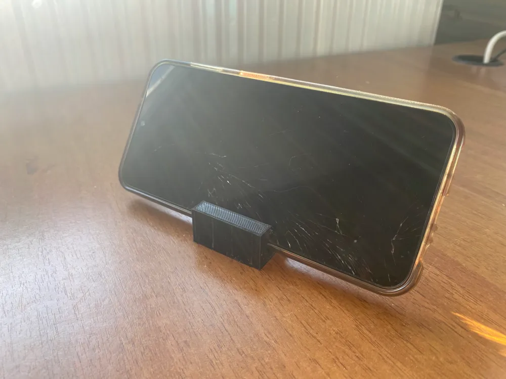 simple phone stand by Cyprien - MakerWorld