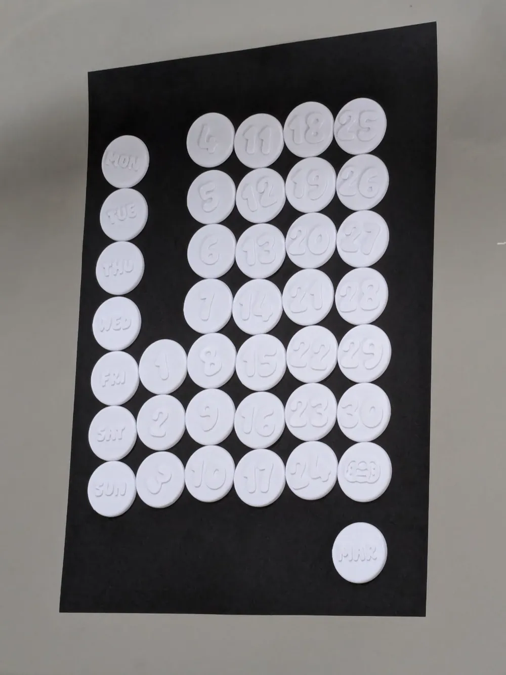 Magnetic Calendar Tiles by Marvin - MakerWorld