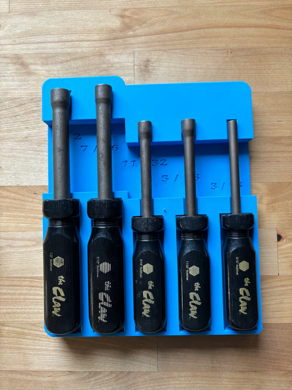 The Claw nut driver holder by mbrumba - MakerWorld