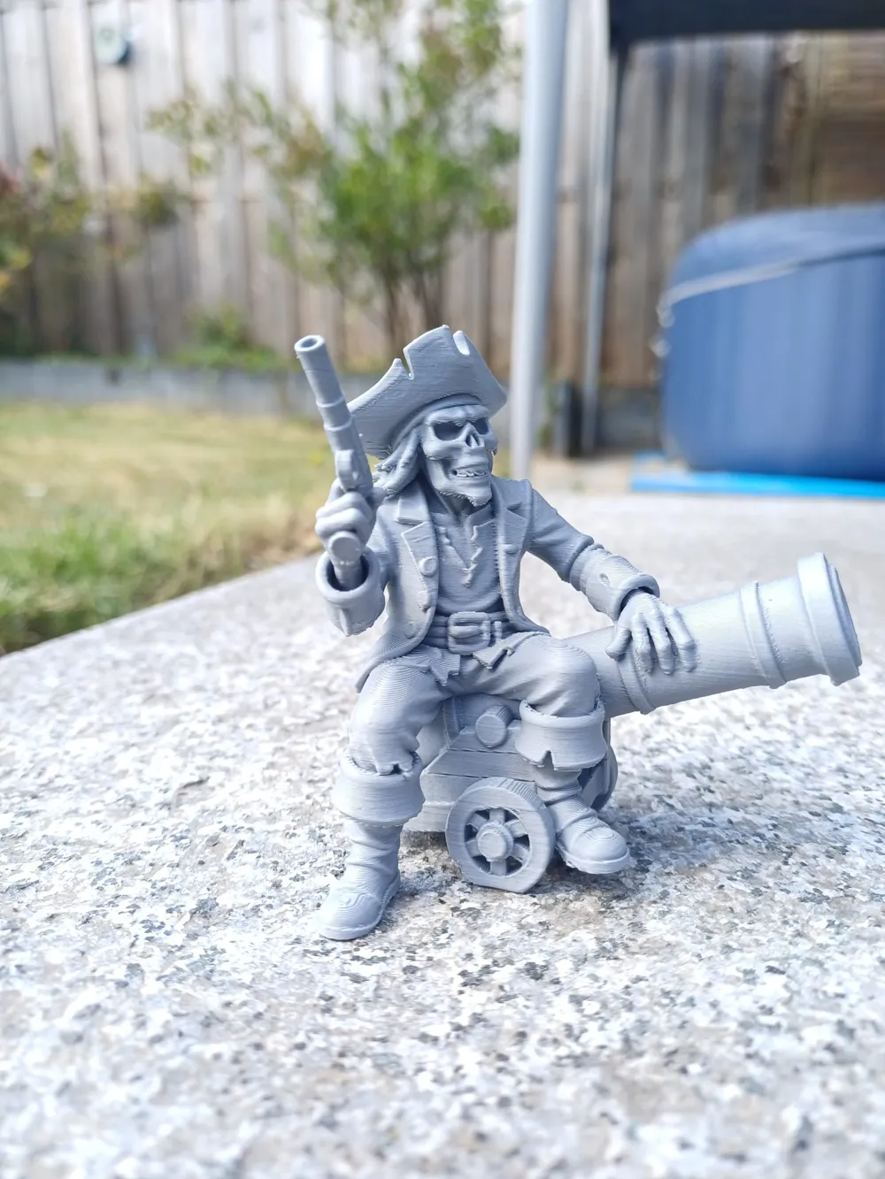 Captain Kaboom — Pirate Squelette sur un Canon par Koffiekoek ...