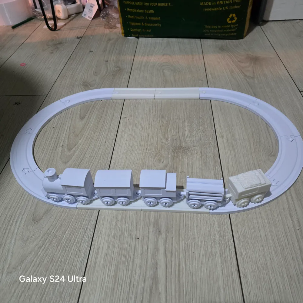 simple train and track with click on wheels - Free 3D Print Model ...