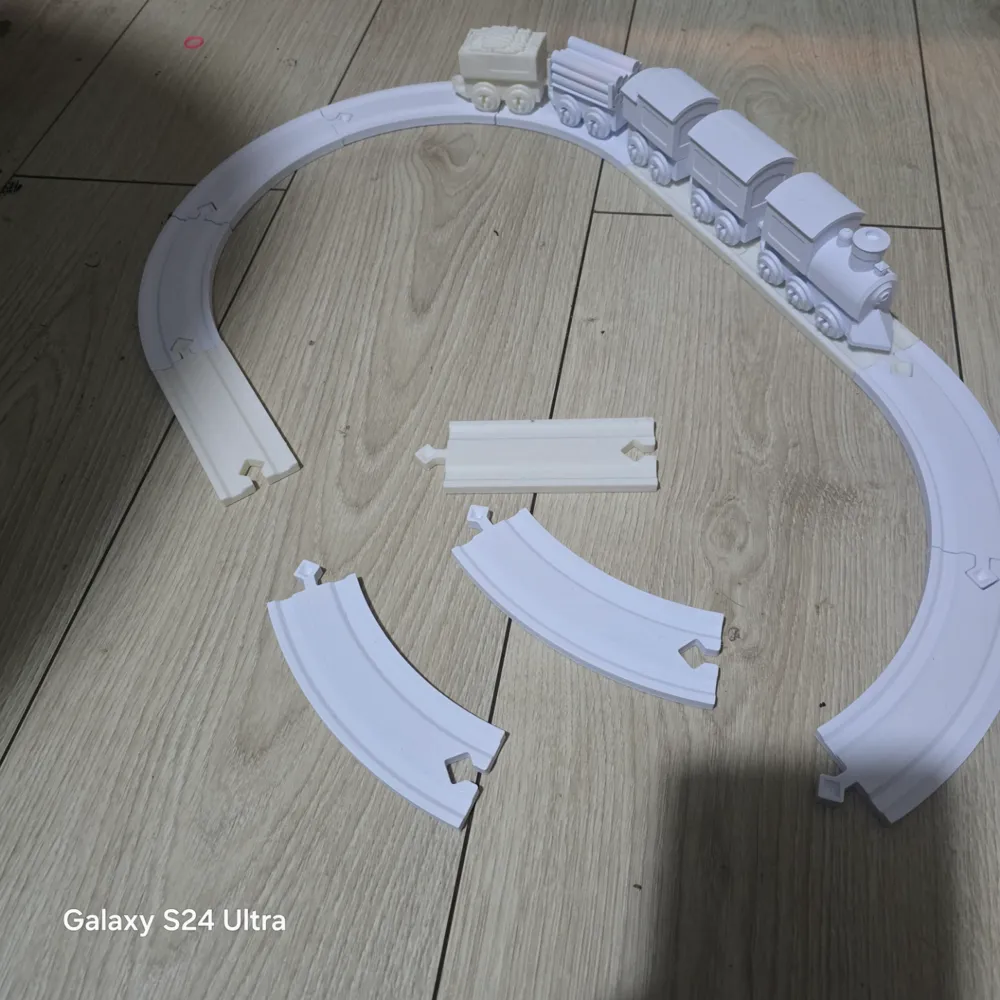 simple train and track with click on wheels - Free 3D Print Model ...